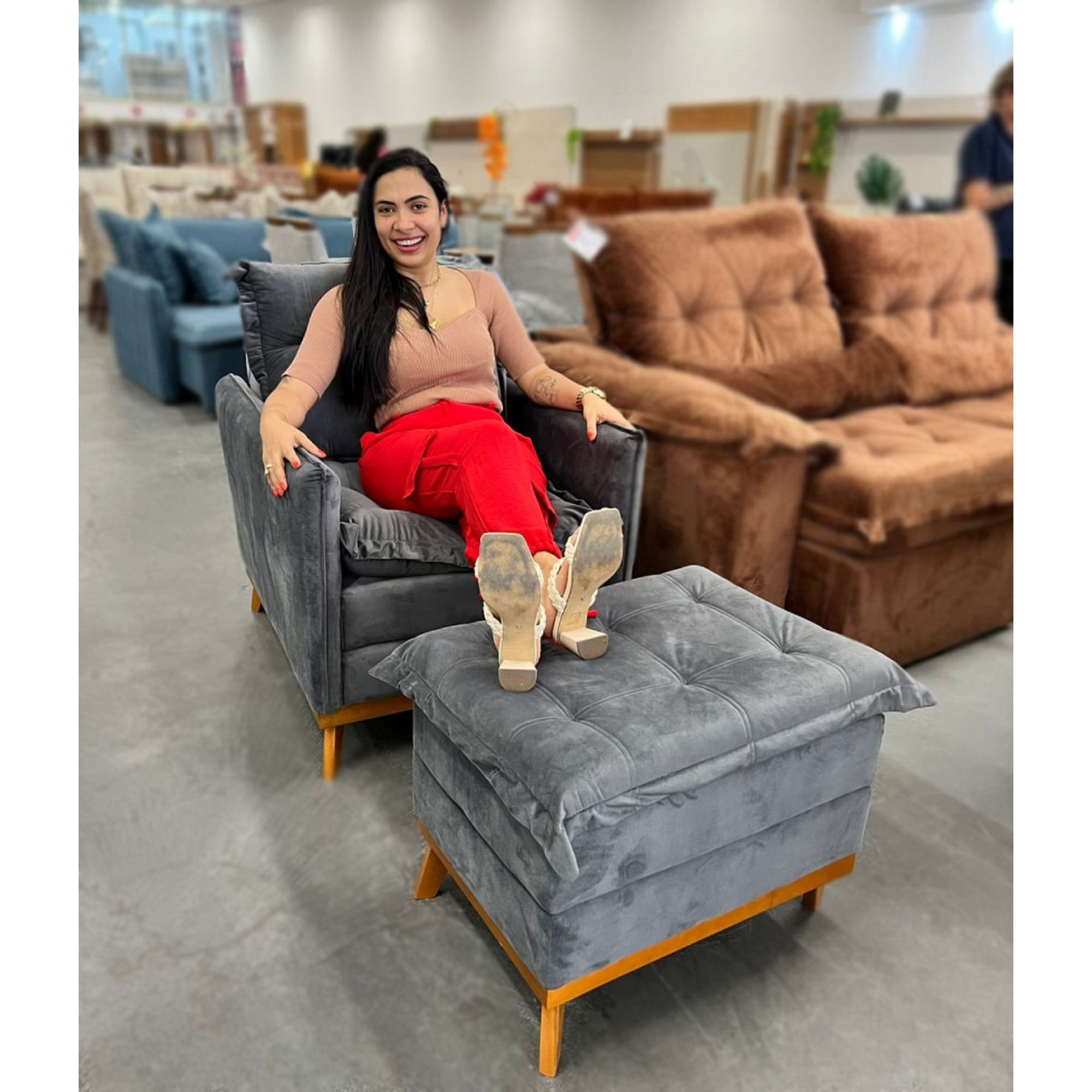 Poltrona Rubi Retrátil com Puff Decorativa - Cinza