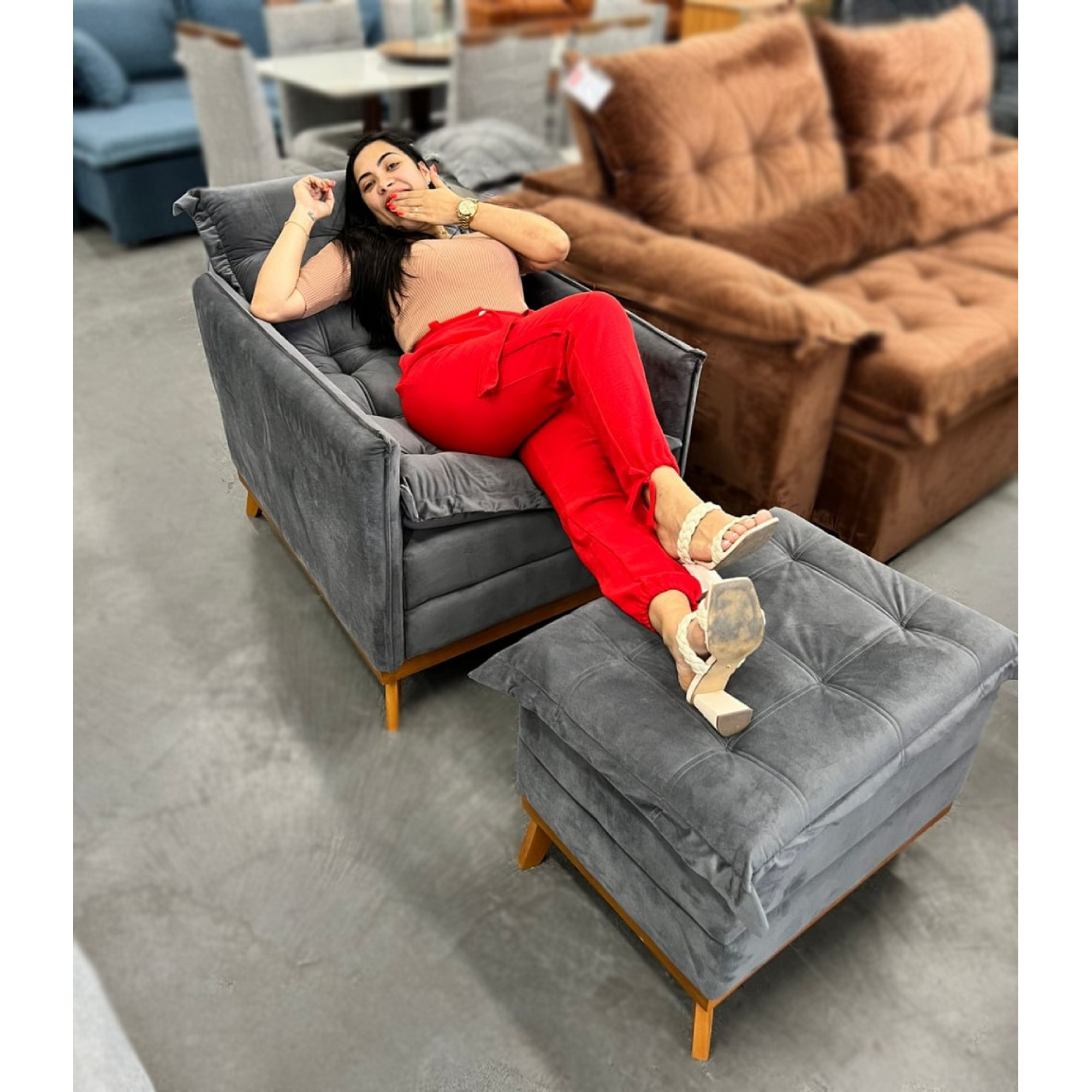 Poltrona Rubi Retrátil com Puff Decorativa - Cinza