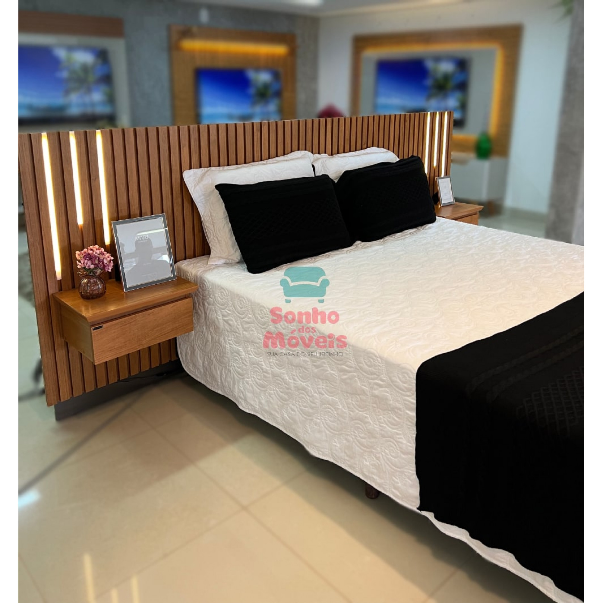 Cabeceira Casal/Queen Ripada Lyon com 2 Mesas de Cabeceiras e Led - Naturalle