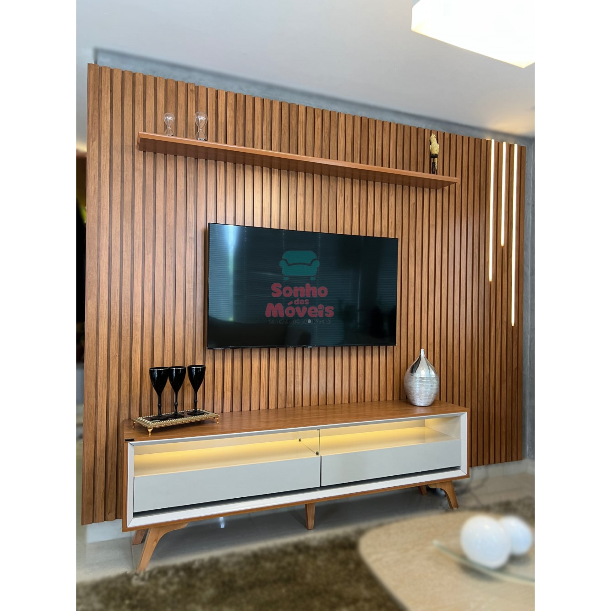 Rack Viena com Painel Ripado Lyon c/ Prateleira e Led - Naturalle / Off ...