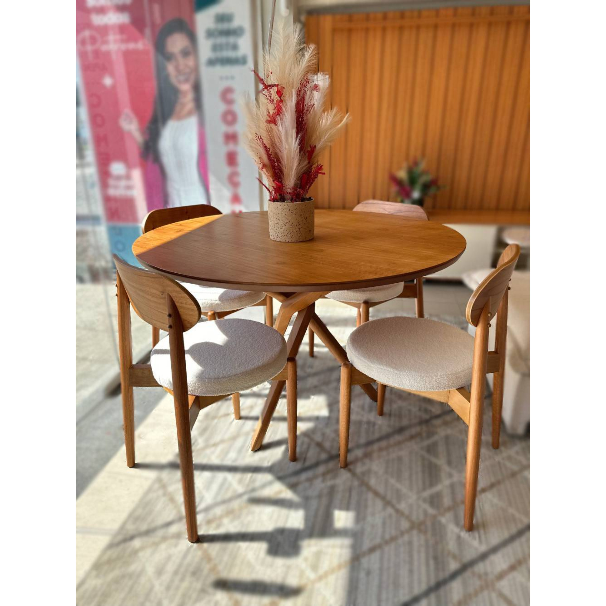 Mesa de Jantar Aiko 135 cm com Tampo Laminado com 4 Cadeiras Aikos Madeira tecido Bucle Bege